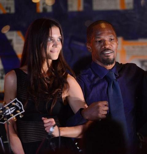 KATIE HOLMES : ultra SOURIANTE à l'anniversaire de son BOYFRIEND KATIE HOLMES : ultra SOURIANTE à l'anniversaire de son BOYFRIEND