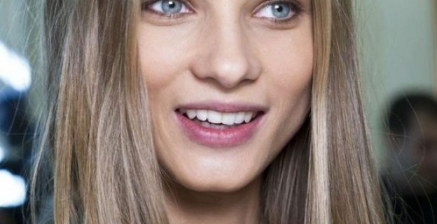 S’ÉCLAIRCIR les YEUX avec du MIEL : la FAUSSE bonne IDÉE d'une YOUTUBEUSE